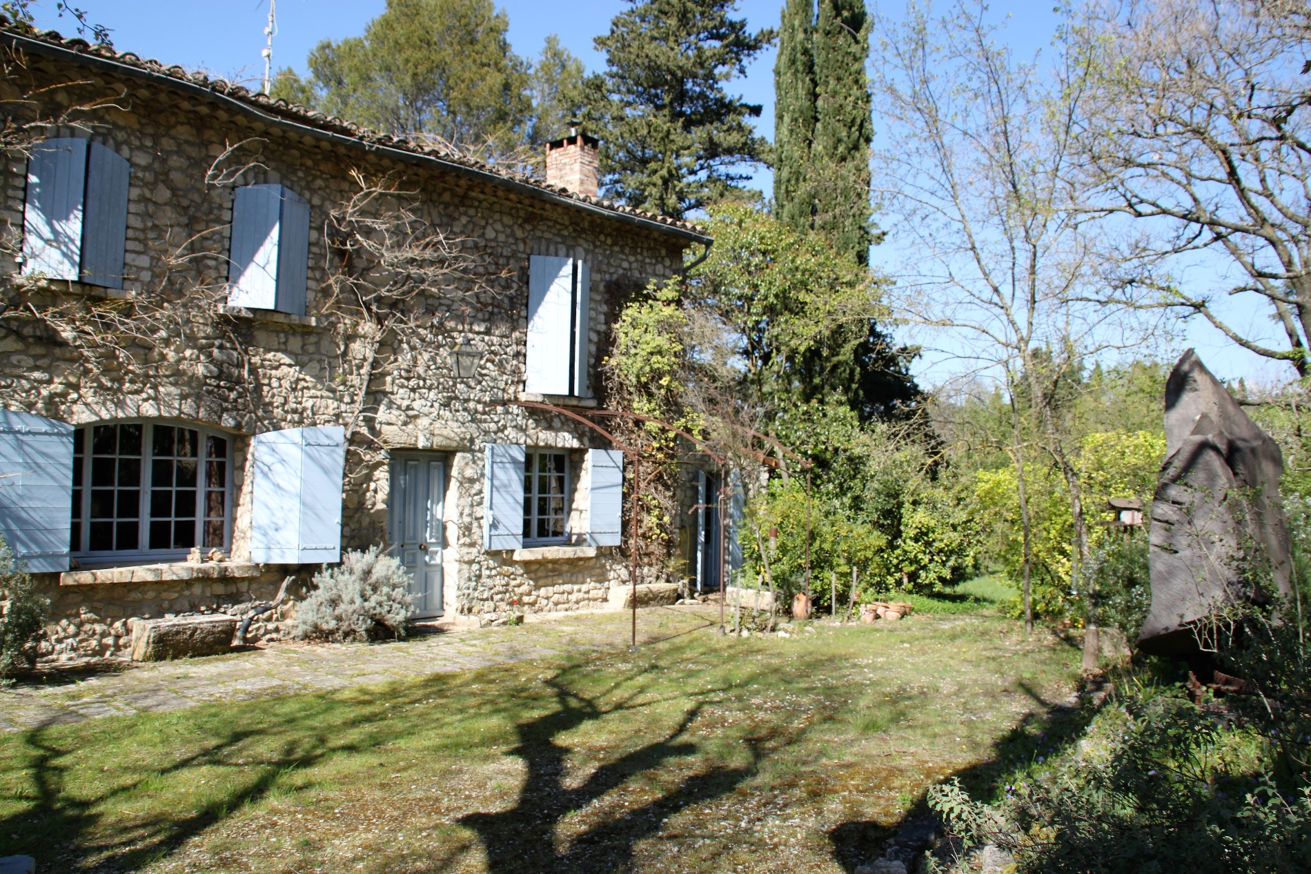 vente authentique mas provençal dans cadre naturel d'exception